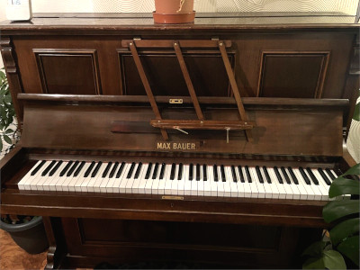 Max Bauer Piano, Engeland..., Pianobedrijf van Medevoort