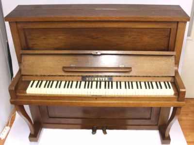 Fritz Neumeyer Piano, Duitsland..., Pianobedrijf van Medevoort